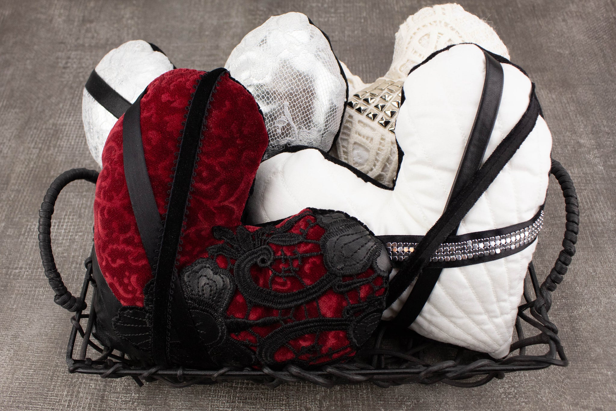 Metallic Silver Lace Harness Heart Pillow SPP00022 – Sumie Tachibana